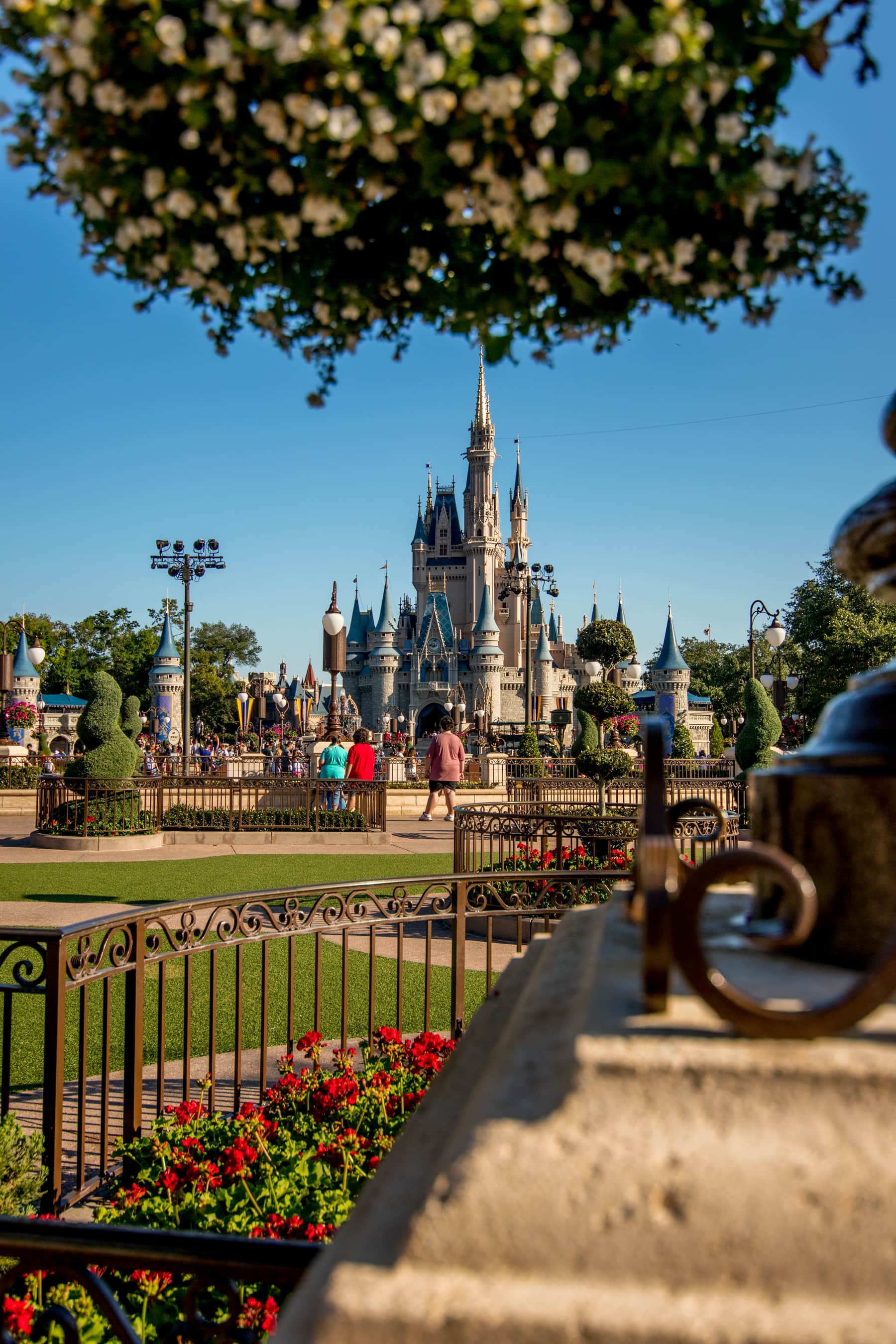 Theme Park Architecture: Storytelling via Themed Environments